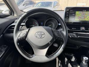 Grey Toyota C-HR 2021 in Vilnius, with an engine capacity of 1.80 L and mileage of 85 thousand km for 18300 €, photo 19 on AUTOMOTO.COM.LV