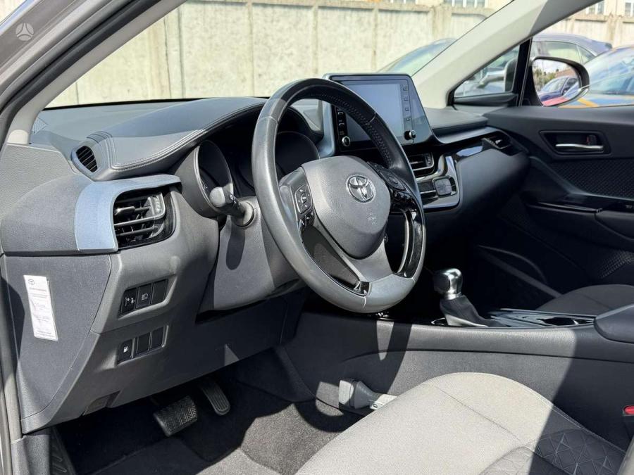 Grey Toyota C-HR 2021 in Vilnius, with an engine capacity of 1.80 L and mileage of 85 thousand km for 18300 €, photo 21 on AUTOMOTO.COM.LV