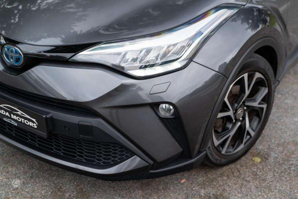 Серый Тойота C-HR 2021 в Вильнюс, объемом двигателя 1.80 л и пробегом 122 тыс. км за 19900 €, фото 8 на AUTOMOTO.COM.LV