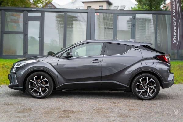 Серый Тойота C-HR 2021 в Вильнюс, объемом двигателя 1.80 л и пробегом 122 тыс. км за 19900 €, фото 9 на AUTOMOTO.COM.LV