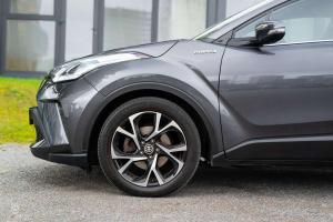 Серый Тойота C-HR 2021 в Вильнюс, объемом двигателя 1.80 л и пробегом 122 тыс. км за 19900 €, фото 10 на AUTOMOTO.COM.LV