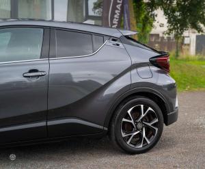 Серый Тойота C-HR 2021 в Вильнюс, объемом двигателя 1.80 л и пробегом 122 тыс. км за 19900 €, фото 13 на AUTOMOTO.COM.LV