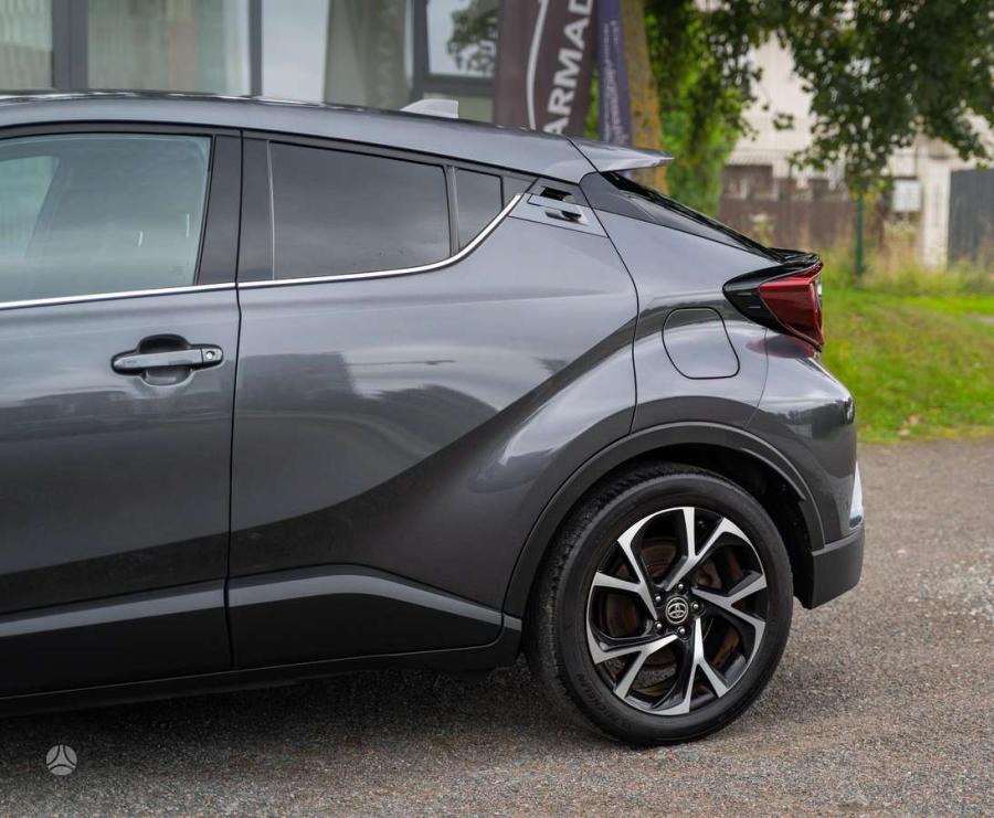 Серый Тойота C-HR 2021 в Вильнюс, объемом двигателя 1.80 л и пробегом 122 тыс. км за 19900 €, фото 13 на AUTOMOTO.COM.LV