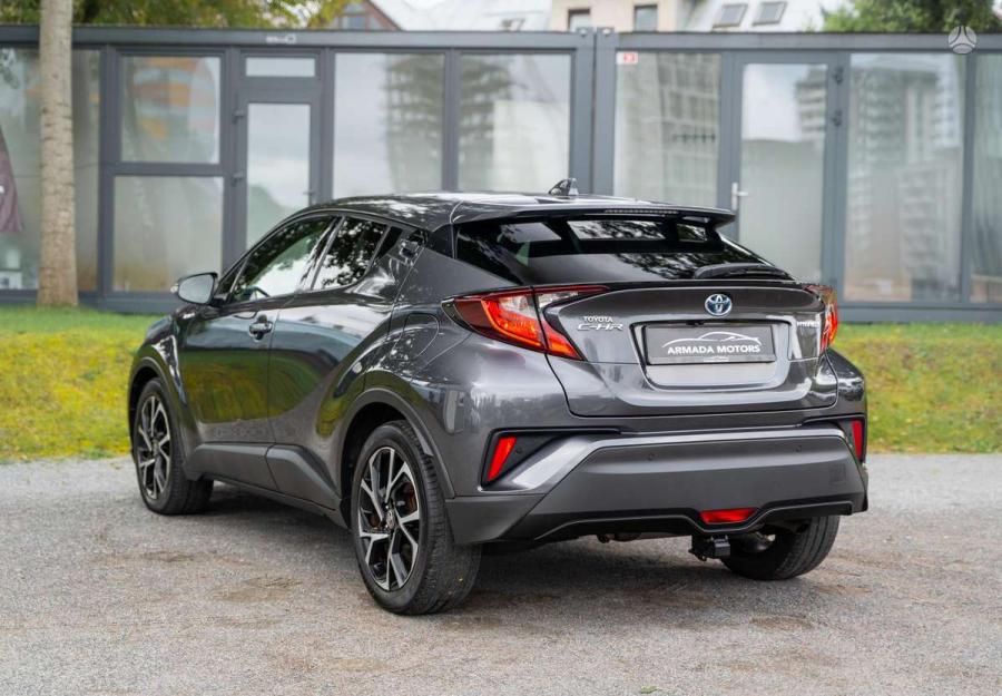Серый Тойота C-HR 2021 в Вильнюс, объемом двигателя 1.80 л и пробегом 122 тыс. км за 19900 €, фото 14 на AUTOMOTO.COM.LV