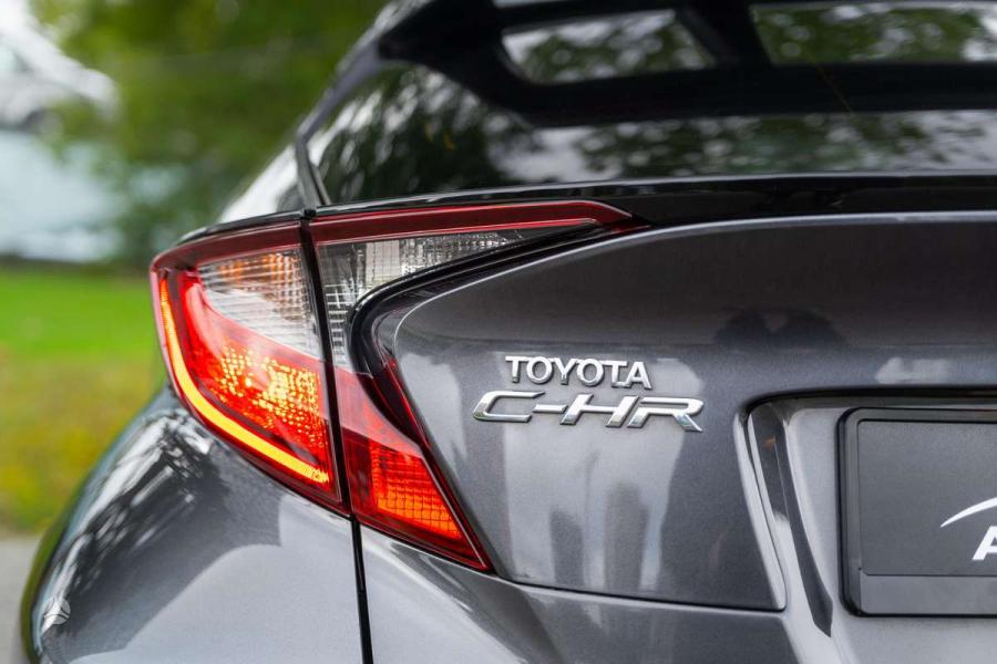 Серый Тойота C-HR 2021 в Вильнюс, объемом двигателя 1.80 л и пробегом 122 тыс. км за 19900 €, фото 17 на AUTOMOTO.COM.LV
