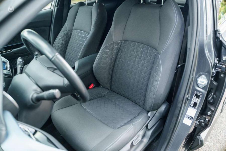 Серый Тойота C-HR 2021 в Вильнюс, объемом двигателя 1.80 л и пробегом 122 тыс. км за 19900 €, фото 20 на AUTOMOTO.COM.LV
