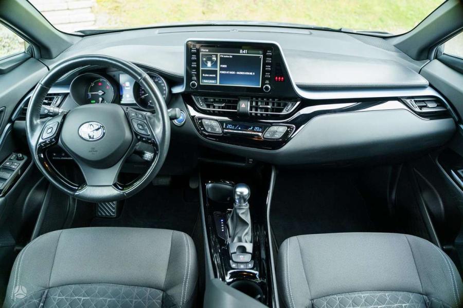 Серый Тойота C-HR 2021 в Вильнюс, объемом двигателя 1.80 л и пробегом 122 тыс. км за 19900 €, фото 25 на AUTOMOTO.COM.LV