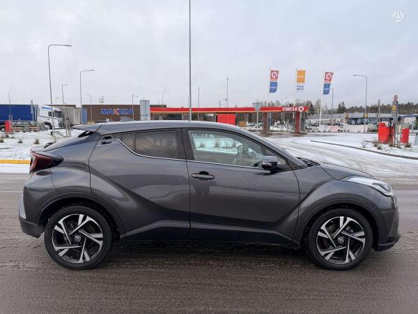 Серый Тойота C-HR 2022 в Вильнюс, объемом двигателя 1.80 л и пробегом 210 тыс. км за 17900 €, фото 4 на AUTOMOTO.COM.LV