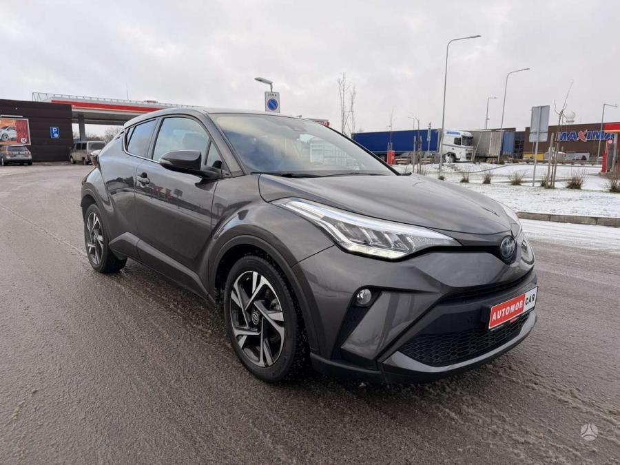 Grey Toyota C-HR 2022 in Vilnius, with an engine capacity of 1.80 L and mileage of 210 thousand km for 17900 €, photo 5 on AUTOMOTO.COM.LV