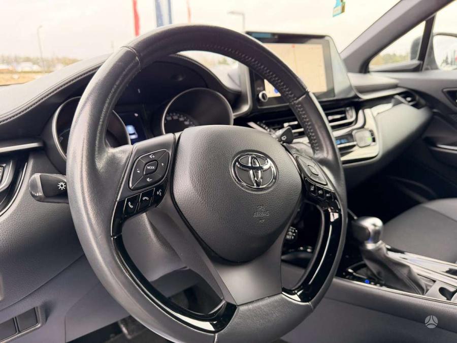 Grey Toyota C-HR 2022 in Vilnius, with an engine capacity of 1.80 L and mileage of 210 thousand km for 17900 €, photo 14 on AUTOMOTO.COM.LV