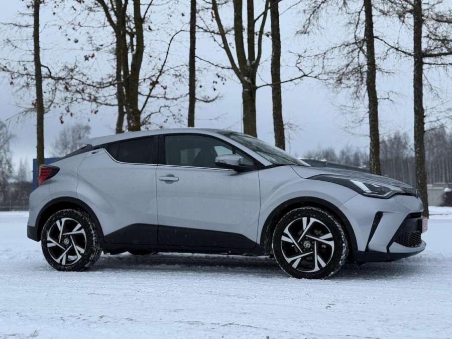 Серый Тойота C-HR 2022 в Паневежис, объемом двигателя 1.80 л и пробегом 86 тыс. км за 20800 €, фото 7 на AUTOMOTO.COM.LV