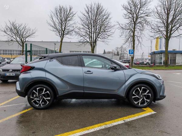 Grey Toyota C-HR 2022 in Klaipeda, with an engine capacity of 1.80 L and mileage of 169 thousand km for 19999 €, photo 3 on AUTOMOTO.COM.LV
