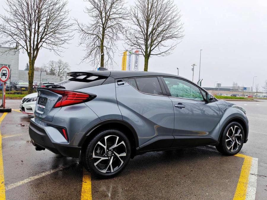 Pelēks Toyota C-HR 2022 Klaipėda, ar dzinēja tilpumu 1.80 L un nobraukumu 169 tūkst. km par 19999 €, foto 4 vietnē AUTOMOTO.COM.LV