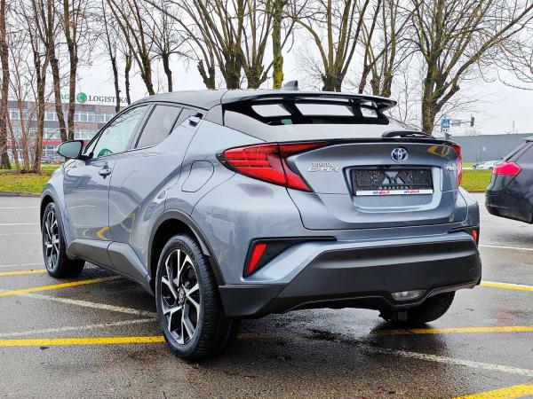 Grey Toyota C-HR 2022 in Klaipeda, with an engine capacity of 1.80 L and mileage of 169 thousand km for 19999 €, photo 7 on AUTOMOTO.COM.LV