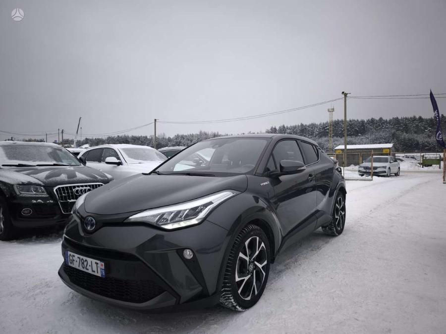 Серый Тойота C-HR 2022 в Вильнюс, объемом двигателя 1.80 л и пробегом 145 тыс. км за 18500 €, фото 1 на AUTOMOTO.COM.LV