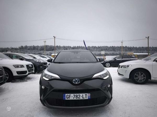 Grey Toyota C-HR 2022 in Vilnius, with an engine capacity of 1.80 L and mileage of 145 thousand km for 18500 €, photo 2 on AUTOMOTO.COM.LV