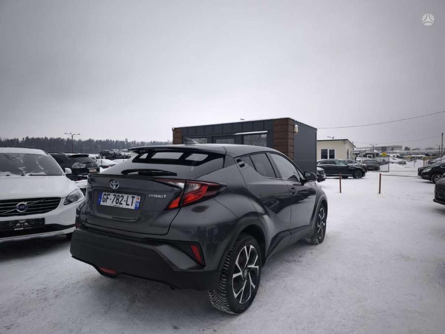 Серый Тойота C-HR 2022 в Вильнюс, объемом двигателя 1.80 л и пробегом 145 тыс. км за 18500 €, фото 4 на AUTOMOTO.COM.LV