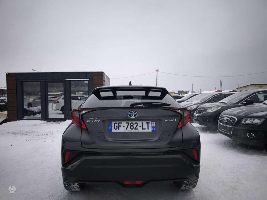 Серый Тойота C-HR 2022 в Вильнюс, объемом двигателя 1.80 л и пробегом 145 тыс. км за 18500 €, фото 5 на AUTOMOTO.COM.LV
