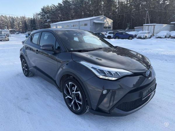 Серый Тойота C-HR 2022 в Вильнюс, объемом двигателя 1.80 л и пробегом 82 тыс. км за 19950 €, фото 3 на AUTOMOTO.COM.LV