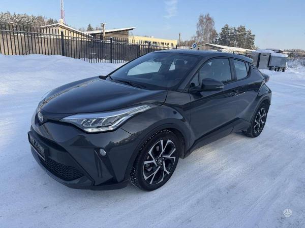Серый Тойота C-HR 2022 в Вильнюс, объемом двигателя 1.80 л и пробегом 82 тыс. км за 21950 €, фото 1 на AUTOMOTO.COM.LV