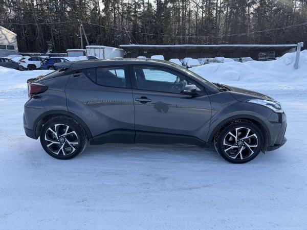 Grey Toyota C-HR 2022 in Vilnius, with an engine capacity of 1.80 L and mileage of 82 thousand km for 21950 €, photo 4 on AUTOMOTO.COM.LV
