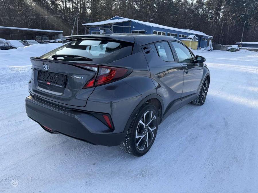 Серый Тойота C-HR 2022 в Вильнюс, объемом двигателя 1.80 л и пробегом 82 тыс. км за 21950 €, фото 5 на AUTOMOTO.COM.LV