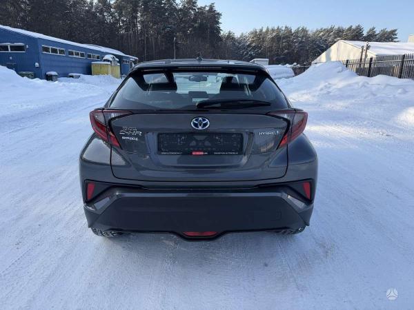 Grey Toyota C-HR 2022 in Vilnius, with an engine capacity of 1.80 L and mileage of 82 thousand km for 21950 €, photo 6 on AUTOMOTO.COM.LV