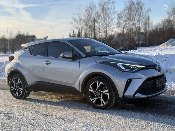 Pelēks Toyota C-HR 2022 Panevēža, ar dzinēja tilpumu 1.80 L un nobraukumu 86 tūkst. km par 20800 €, foto 1 vietnē AUTOMOTO.COM.LV