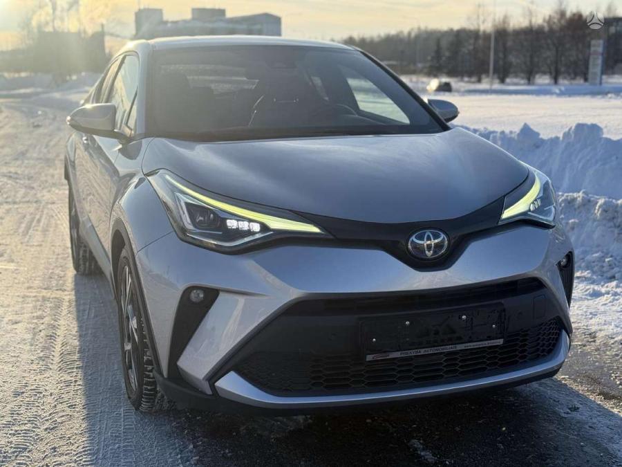 Серый Тойота C-HR 2022 в Паневежис, объемом двигателя 1.80 л и пробегом 86 тыс. км за 20800 €, фото 4 на AUTOMOTO.COM.LV