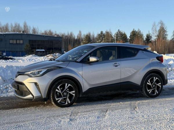 Pelēks Toyota C-HR 2022 Panevēža, ar dzinēja tilpumu 1.80 L un nobraukumu 86 tūkst. km par 20800 €, foto 9 vietnē AUTOMOTO.COM.LV