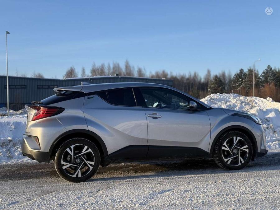 Серый Тойота C-HR 2022 в Паневежис, объемом двигателя 1.80 л и пробегом 86 тыс. км за 20800 €, фото 11 на AUTOMOTO.COM.LV