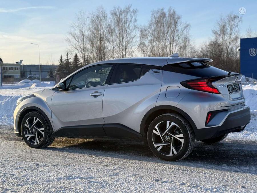 Серый Тойота C-HR 2022 в Паневежис, объемом двигателя 1.80 л и пробегом 86 тыс. км за 20800 €, фото 13 на AUTOMOTO.COM.LV