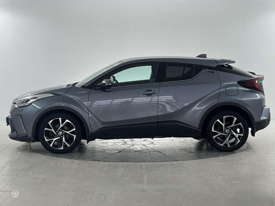 Серый Тойота C-HR 2022 в Вильнюс, объемом двигателя 1.80 л и пробегом 58 тыс. км за 21900 €, фото 3 на AUTOMOTO.COM.LV