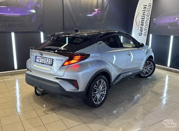 Pelēks Toyota C-HR 2022 Avižieniai, ar dzinēja tilpumu 1.80 L un nobraukumu 124 tūkst. km par 23250 €, foto 2 vietnē AUTOMOTO.COM.LV