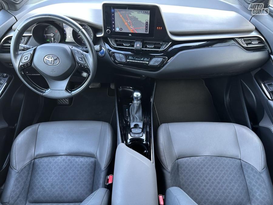 Серый Тойота C-HR 2022 в Авиженяй, объемом двигателя 1.80 л и пробегом 124 тыс. км за 23250 €, фото 4 на AUTOMOTO.COM.LV