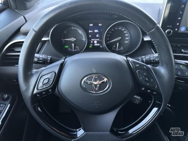 Pelēks Toyota C-HR 2022 Avižieniai, ar dzinēja tilpumu 1.80 L un nobraukumu 124 tūkst. km par 23250 €, foto 6 vietnē AUTOMOTO.COM.LV