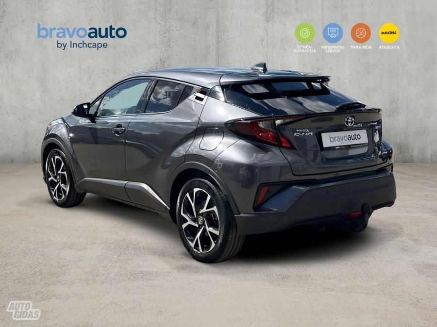 Pelēks Toyota C-HR 2022 Kauņa, ar dzinēja tilpumu 1.80 L un nobraukumu 84 tūkst. km par 22971 €, foto 4 vietnē AUTOMOTO.COM.LV