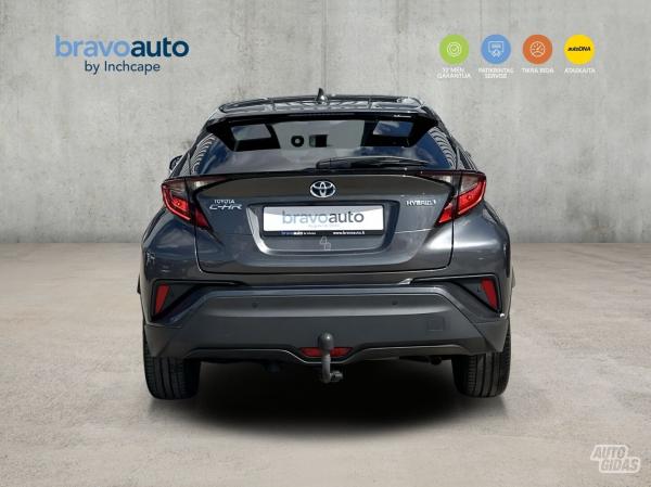 Grey Toyota C-HR 2022 in Kaunas, with an engine capacity of 1.80 L and mileage of 84 thousand km for 22971 €, photo 4 on AUTOMOTO.COM.LV