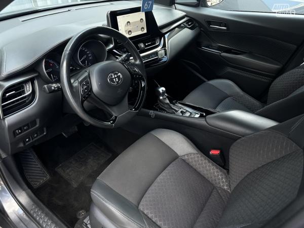Grey Toyota C-HR 2022 in Kaunas, with an engine capacity of 1.80 L and mileage of 84 thousand km for 22971 €, photo 9 on AUTOMOTO.COM.LV