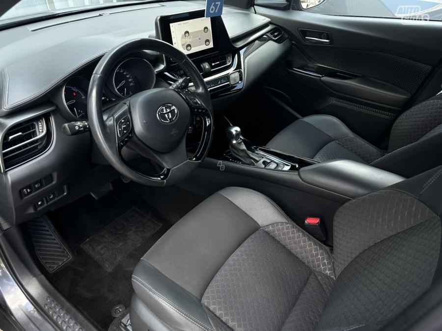 Pelēks Toyota C-HR 2022 Kauņa, ar dzinēja tilpumu 1.80 L un nobraukumu 84 tūkst. km par 22971 €, foto 10 vietnē AUTOMOTO.COM.LV