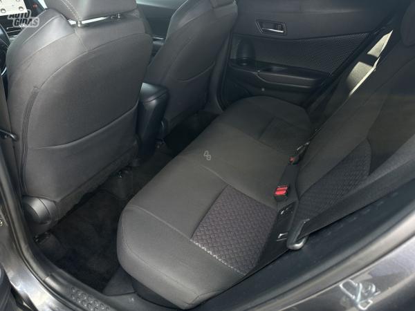 Grey Toyota C-HR 2022 in Kaunas, with an engine capacity of 1.80 L and mileage of 84 thousand km for 22971 €, photo 10 on AUTOMOTO.COM.LV
