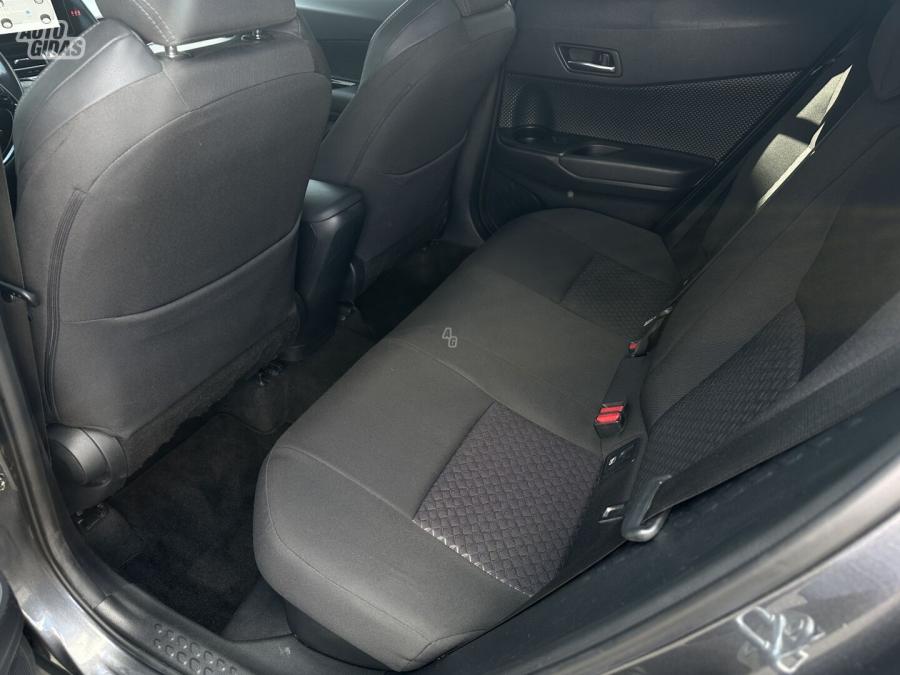 Pelēks Toyota C-HR 2022 Kauņa, ar dzinēja tilpumu 1.80 L un nobraukumu 84 tūkst. km par 22971 €, foto 11 vietnē AUTOMOTO.COM.LV