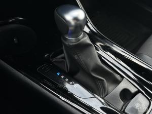 Pelēks Toyota C-HR 2022 Kauņa, ar dzinēja tilpumu 1.80 L un nobraukumu 84 tūkst. km par 22971 €, foto 27 vietnē AUTOMOTO.COM.LV