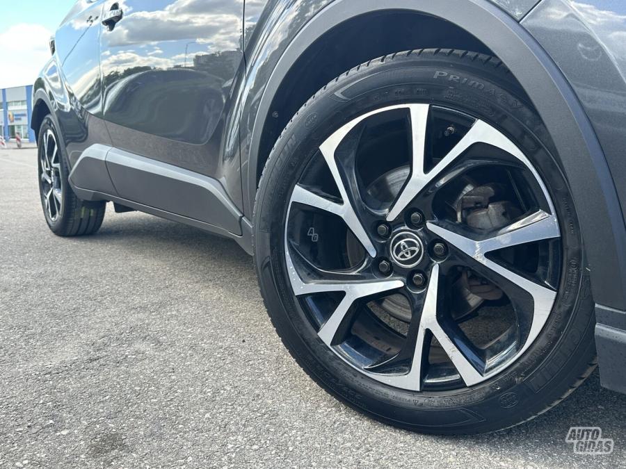 Pelēks Toyota C-HR 2022 Kauņa, ar dzinēja tilpumu 1.80 L un nobraukumu 84 tūkst. km par 22971 €, foto 29 vietnē AUTOMOTO.COM.LV