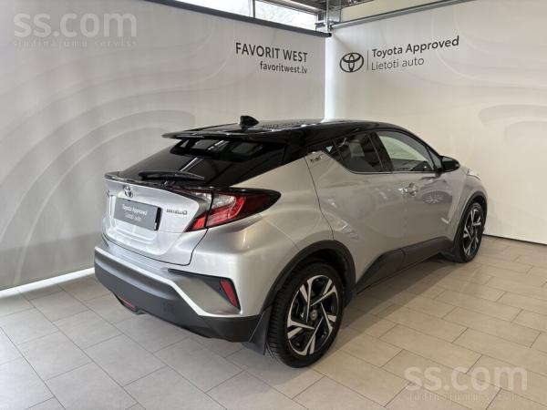 Серый Тойота C-HR 2022 в Вентспилс, объемом двигателя 1.80 л и пробегом 105 тыс. км за 20490 €, фото 4 на AUTOMOTO.COM.LV