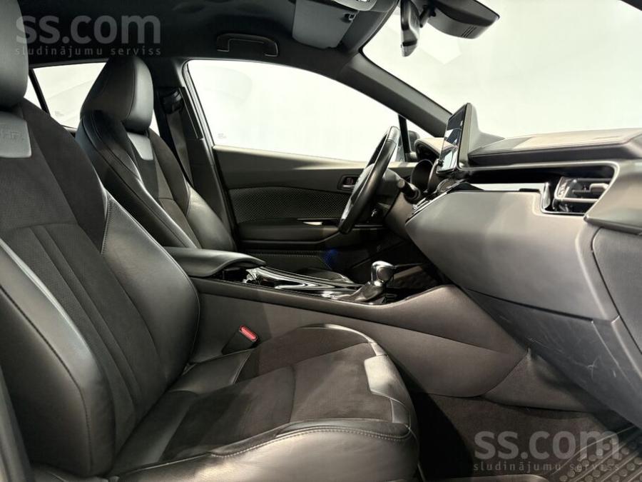 Серый Тойота C-HR 2022 в Вентспилс, объемом двигателя 1.80 л и пробегом 105 тыс. км за 20490 €, фото 8 на AUTOMOTO.COM.LV