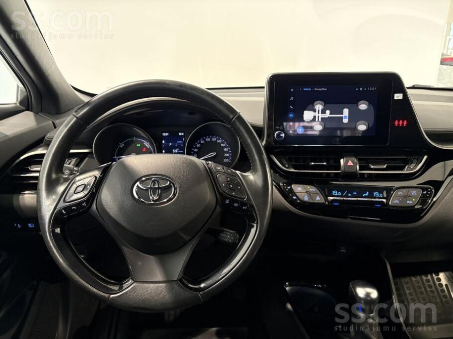 Серый Тойота C-HR 2022 в Вентспилс, объемом двигателя 1.80 л и пробегом 105 тыс. км за 20490 €, фото 11 на AUTOMOTO.COM.LV