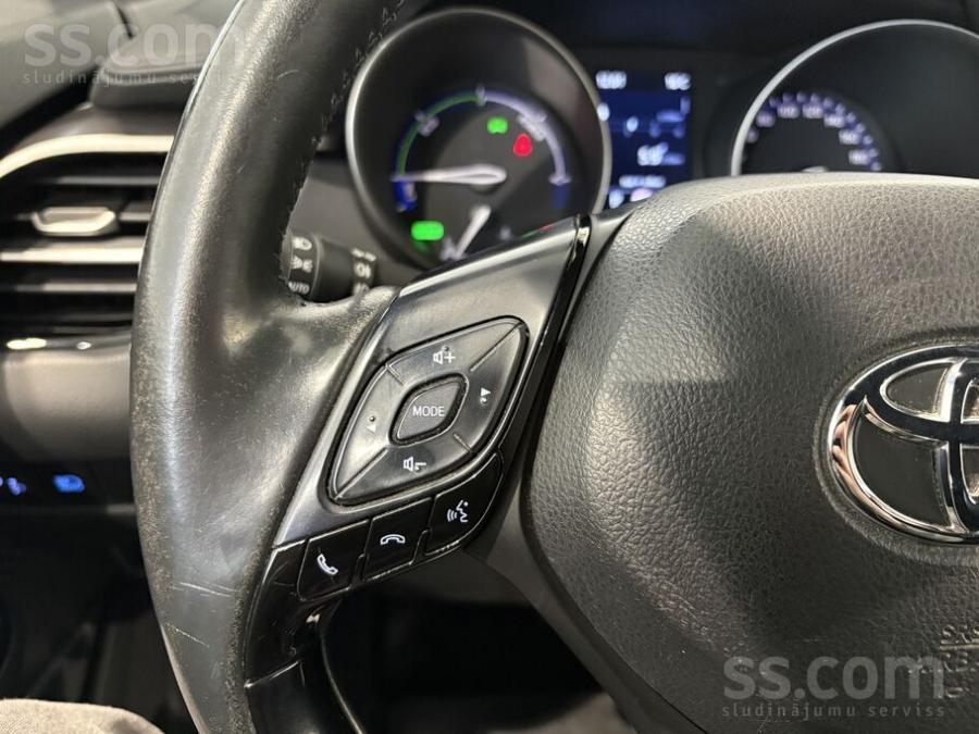 Серый Тойота C-HR 2022 в Вентспилс, объемом двигателя 1.80 л и пробегом 105 тыс. км за 20490 €, фото 15 на AUTOMOTO.COM.LV