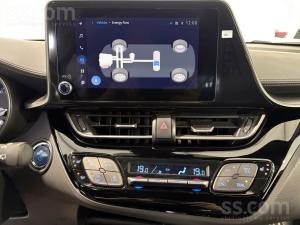 Серый Тойота C-HR 2022 в Вентспилс, объемом двигателя 1.80 л и пробегом 105 тыс. км за 20490 €, фото 20 на AUTOMOTO.COM.LV