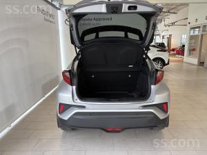Серый Тойота C-HR 2022 в Вентспилс, объемом двигателя 1.80 л и пробегом 105 тыс. км за 20490 €, фото 25 на AUTOMOTO.COM.LV